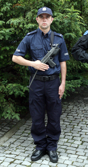 Policjanci: nasze nowe mundury są łatwopalne - WP Wiadomości