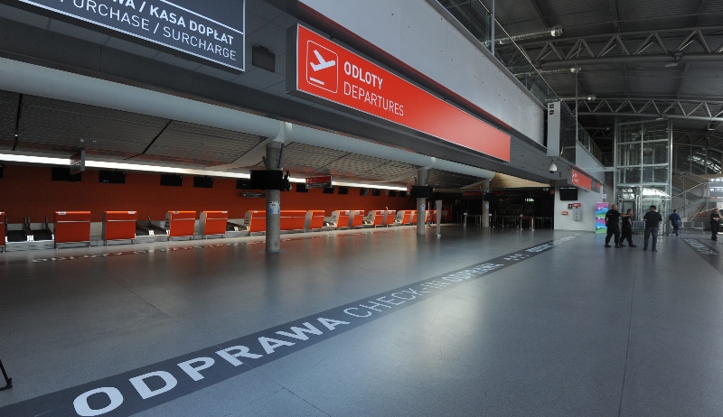 Lotnisko w Modlinie - będzie taniej? - Turystyka - WP.PL