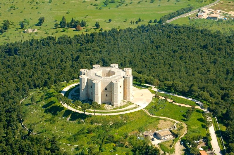 Castel del Monte, Apulia | Paesaggi, Castelli, Viaggi all'estero